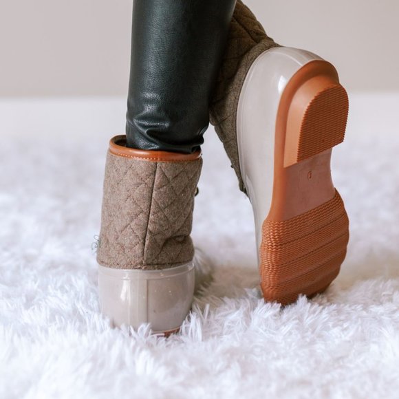 Shoes | Danielle Duck Boot Beige Quilted | Poshmark